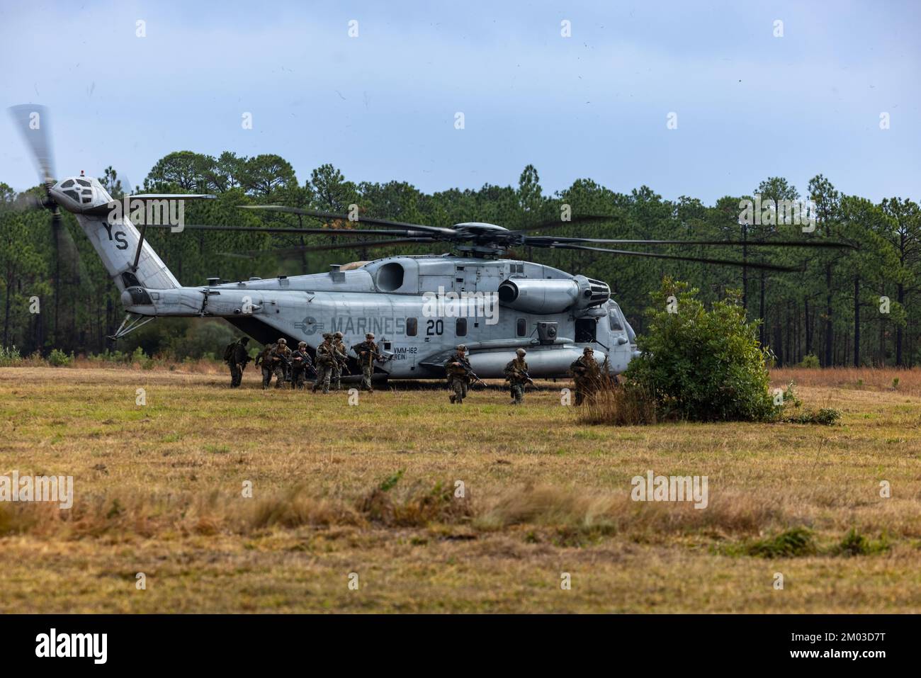 U.S. Marines with Battalion Landing Team, 1st Battalion, 6th Marine ...