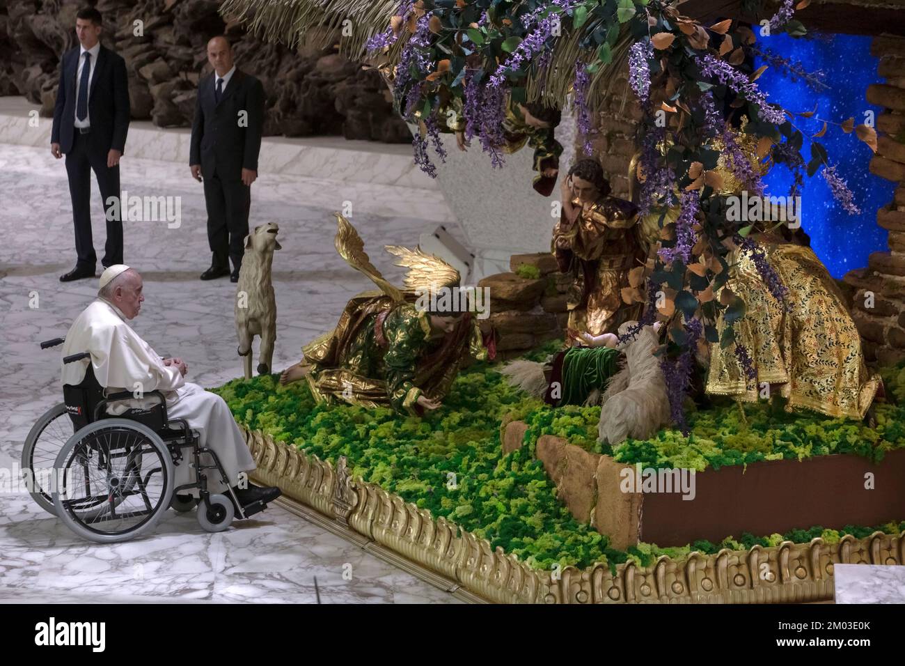 Vatican City, Vatican, 3 december 2022. Pope Francis prays in front of ...