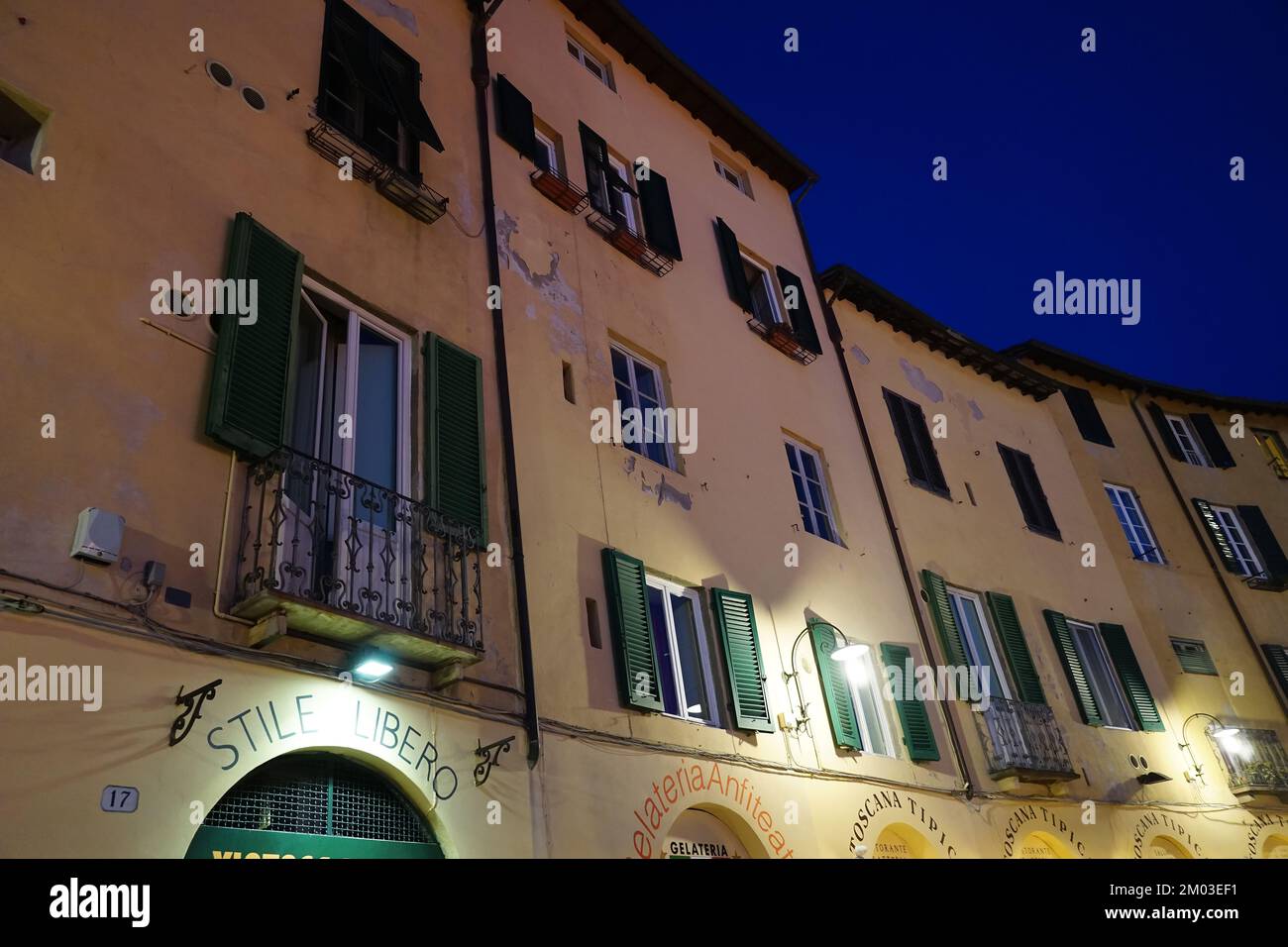 Piazza dell Anfiteatro, Amphitheater Square, Lucca, Tuscany, Toscana ...