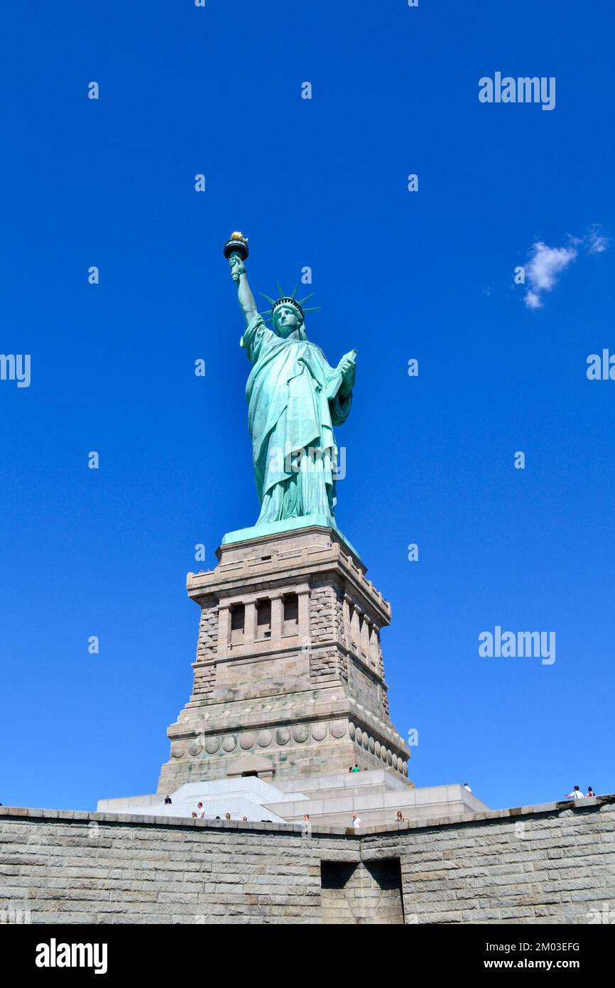 Tourists looking at the statue of liberty hi-res stock photography and ...