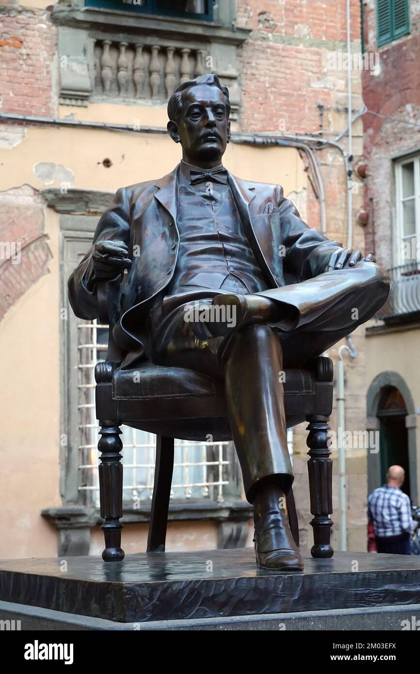 Puccini's statue on Piazza Cittadella created by Vito Tongiani, Lucca ...