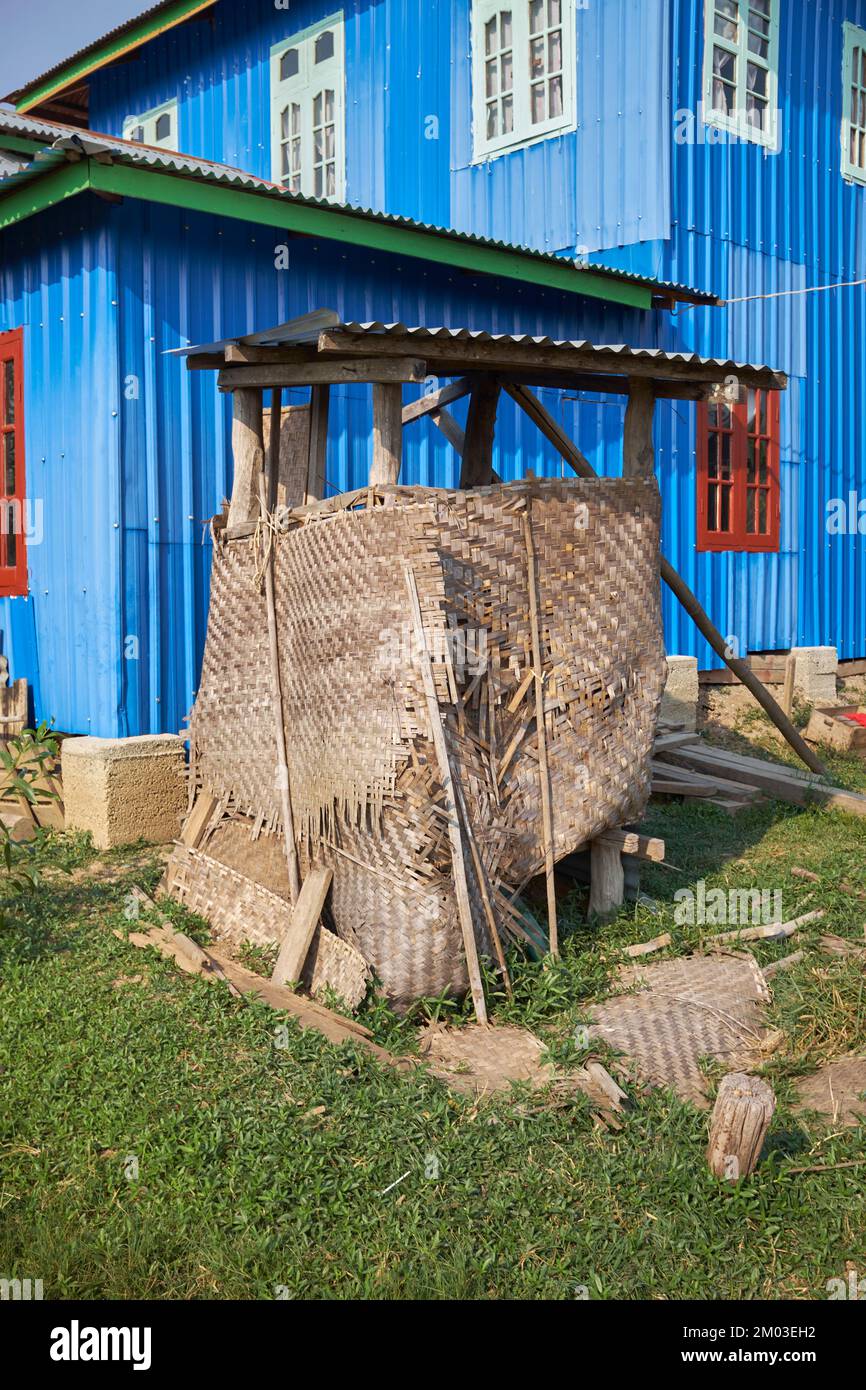Public toilet myanmar burma hi-res stock photography and images - Alamy