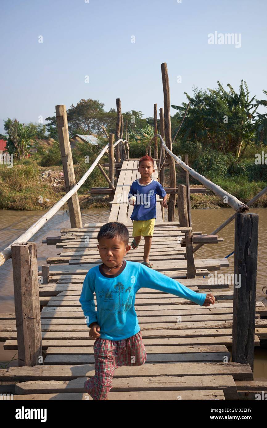 Asian children playing in lake hi-res stock photography and images - Alamy