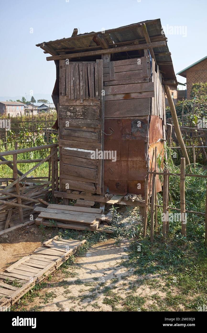 Makeshift toilets hi-res stock photography and images - Alamy