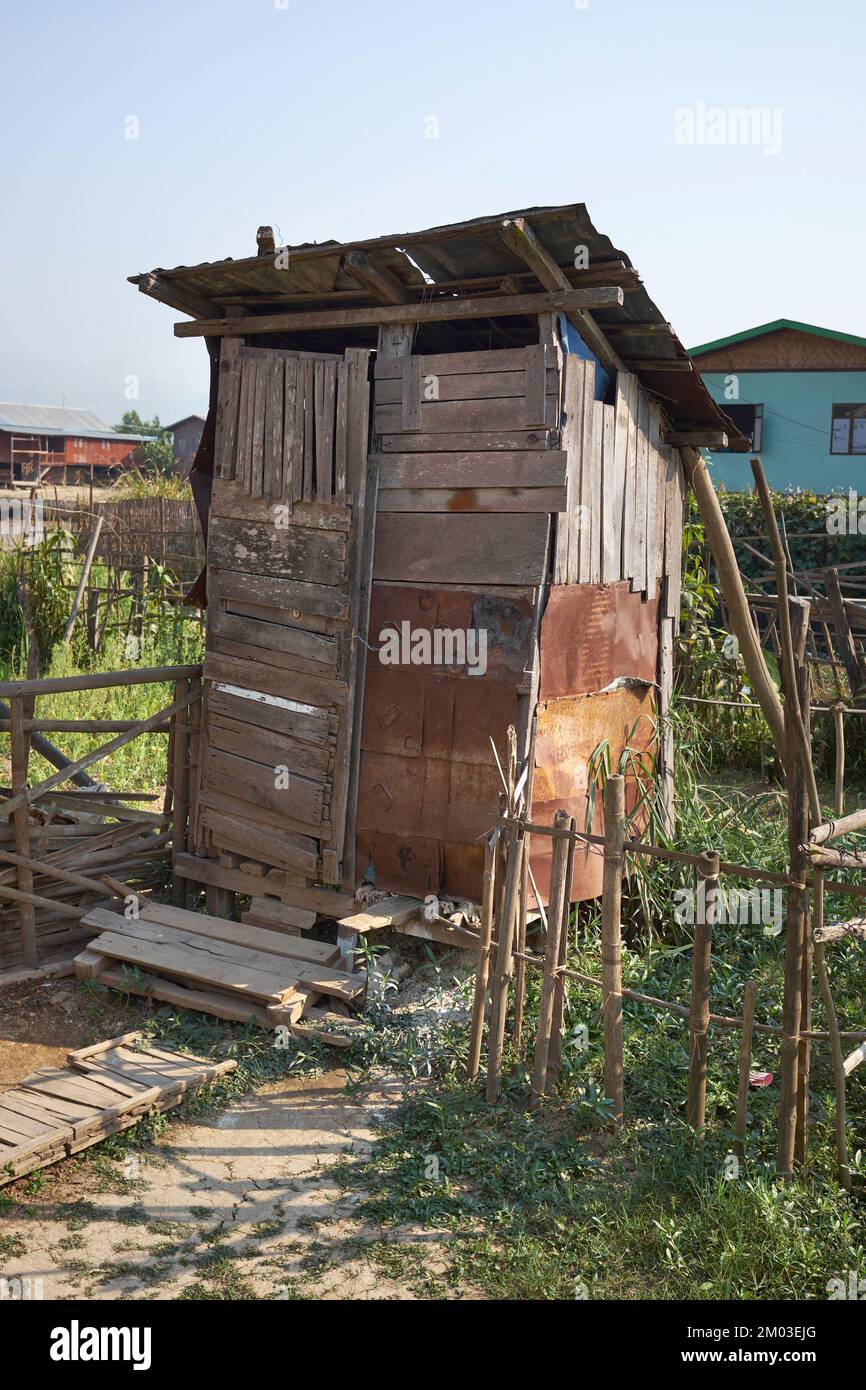 Makeshift toilets hi-res stock photography and images - Alamy