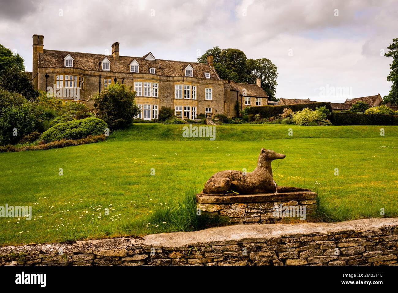 Elegant manor house on the Cotswolds Way between Morten-in-Marsh and ...