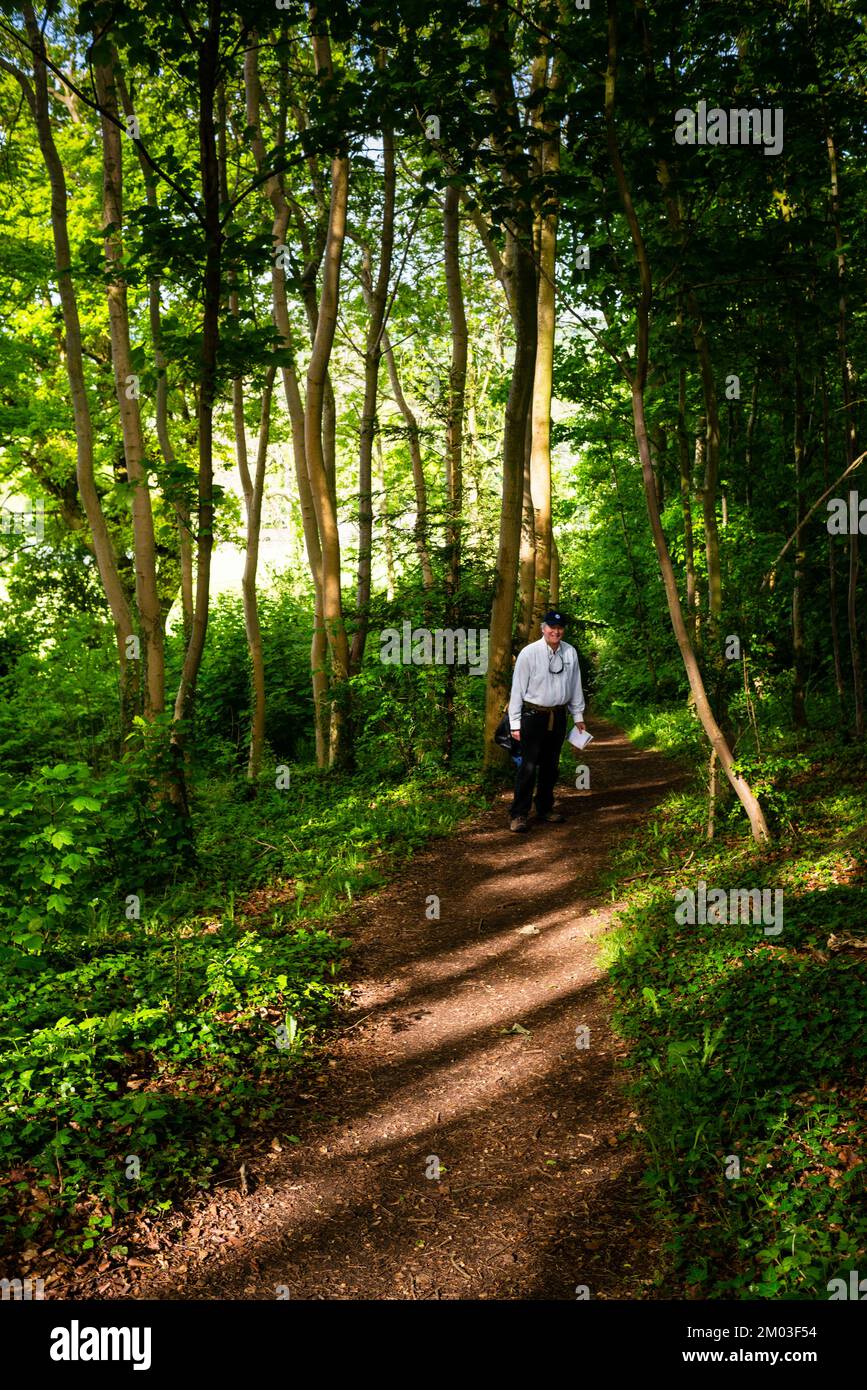 Following the maps and trails on Cotswolds Way Public Footpaths in the ...