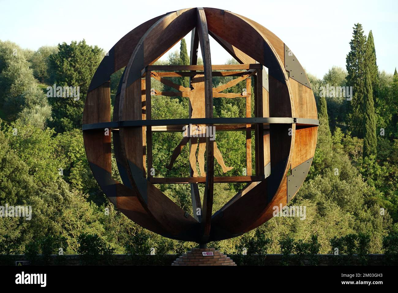 Vitruvian Man sculpture, L'uomo vitruviano, Vinci, Tuscany, Toscana ...