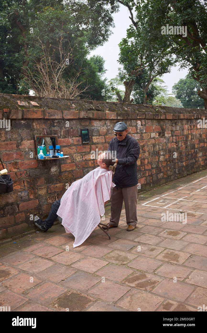Asian male vietnamese street hi-res stock photography and images - Alamy