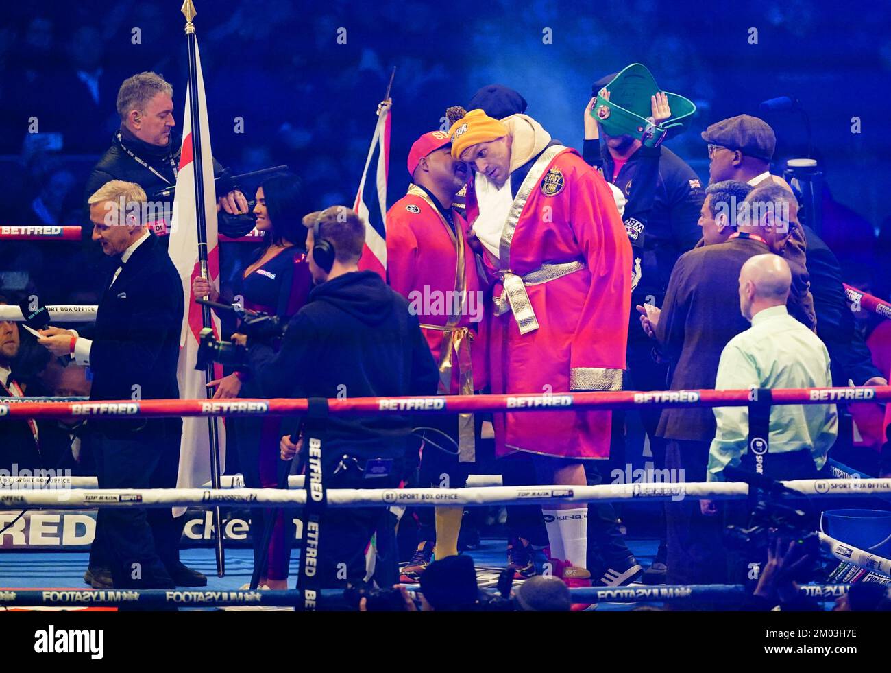 Tyson Fury speaks to his coach in the ring ahead of his WBC World ...