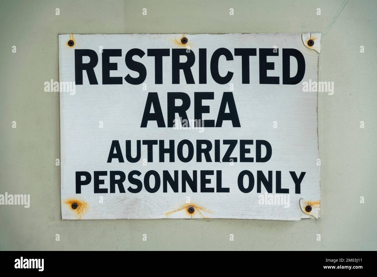 Screwed to post sign hi-res stock photography and images - Alamy