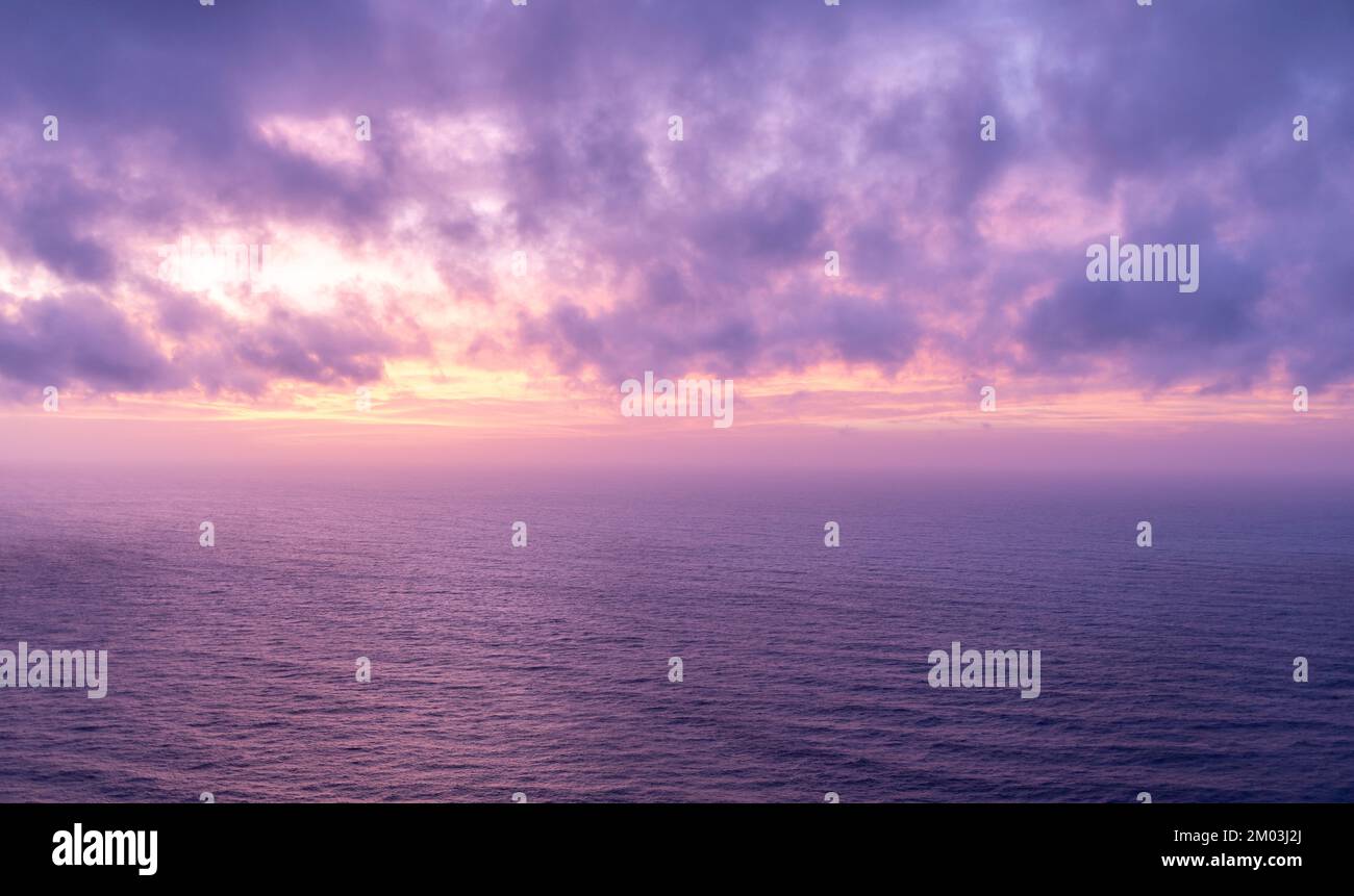 Pink cloud sunset over ocean hi-res stock photography and images - Alamy