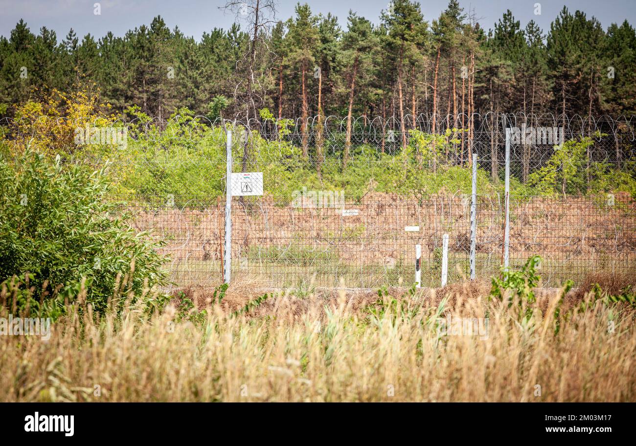 Picture of the Hungarian border wall with the fence taken from Serbia ...