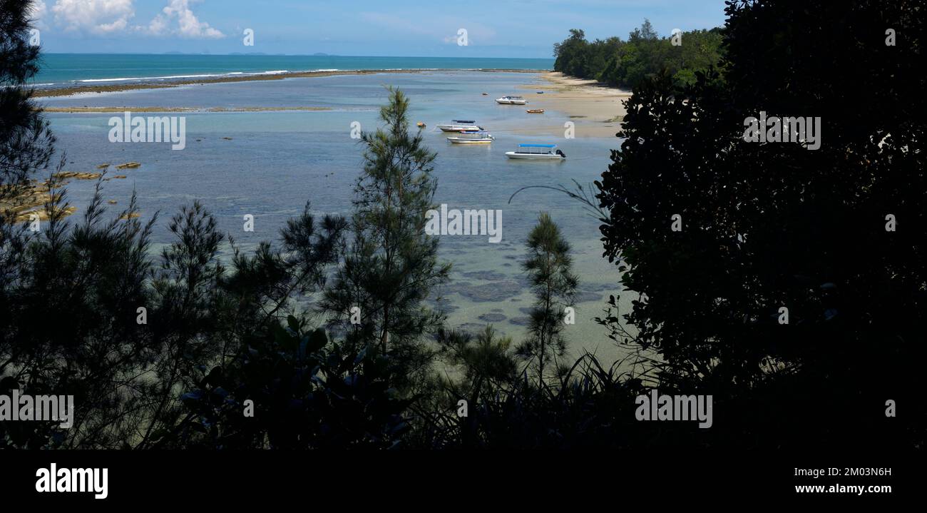 Bajau fishing boats on the shore of the Sulu Sea at the Tip of Borneo ...
