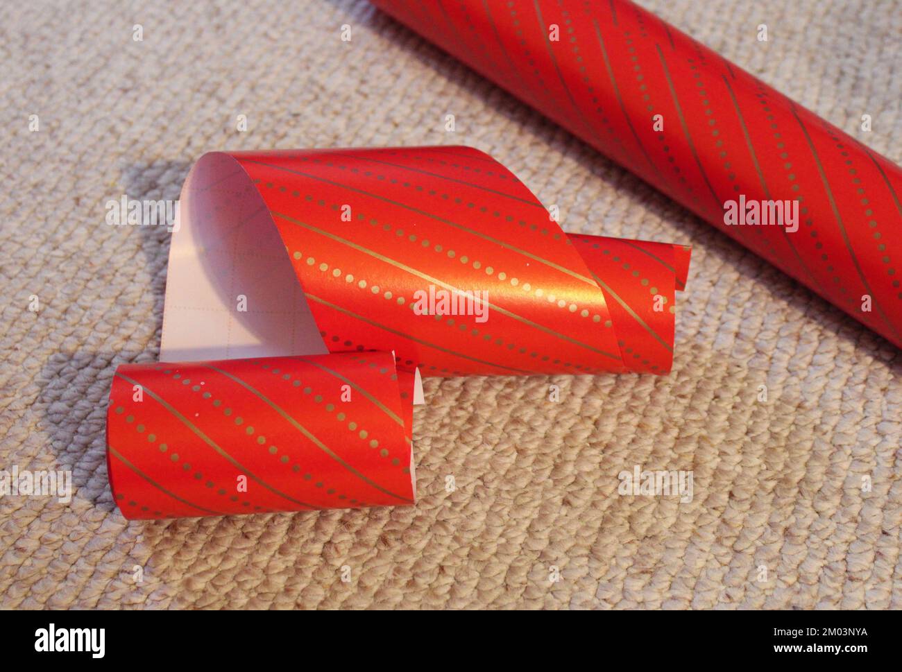 Gold and red wrapping paper hi-res stock photography and images - Alamy