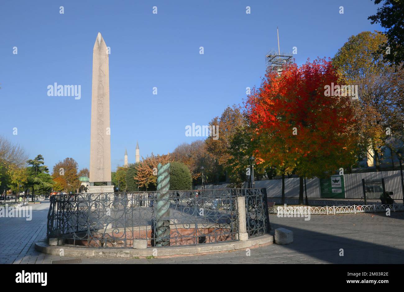 Serpentine Column (Turkish: Yilanlı Sutun) behind Obelisk on ...