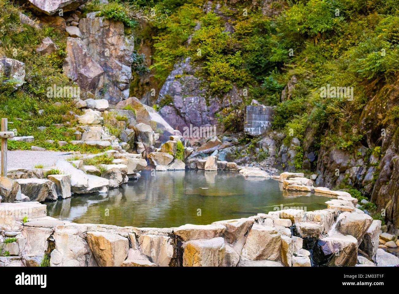 Japanese hot springs onsen outdoors empty bath Stock Photo - Alamy