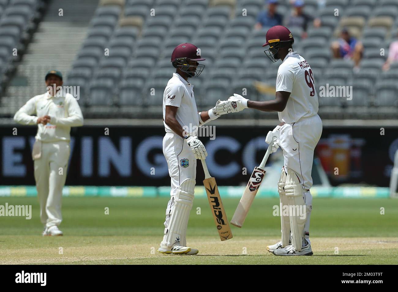 Perth stadium pitch hi-res stock photography and images - Alamy