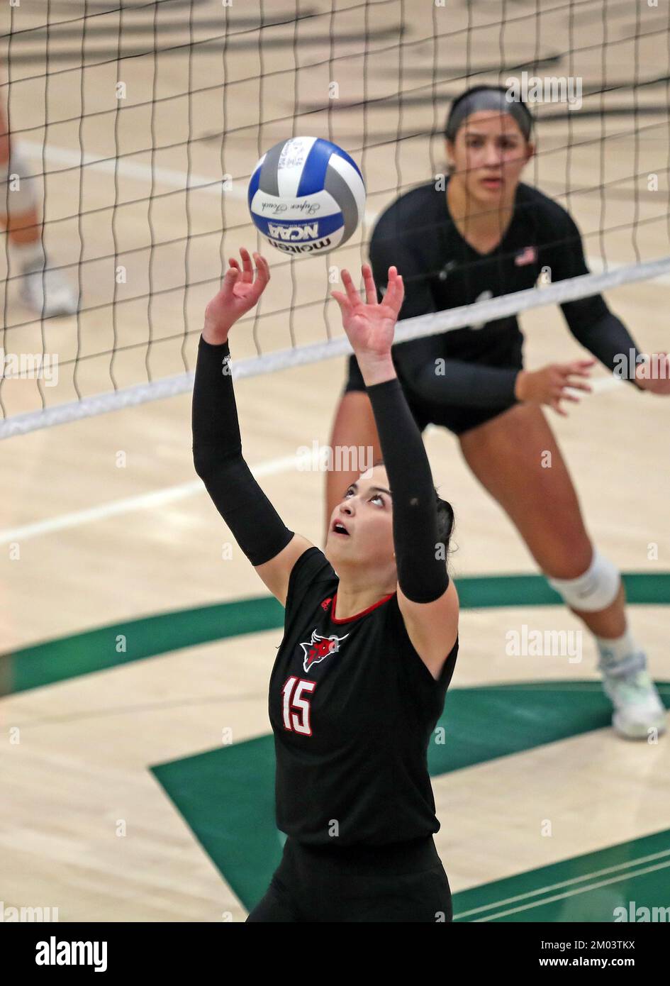 December 02, 2022: Omaha State Mavericks setter Sami Clarkson (15 ...