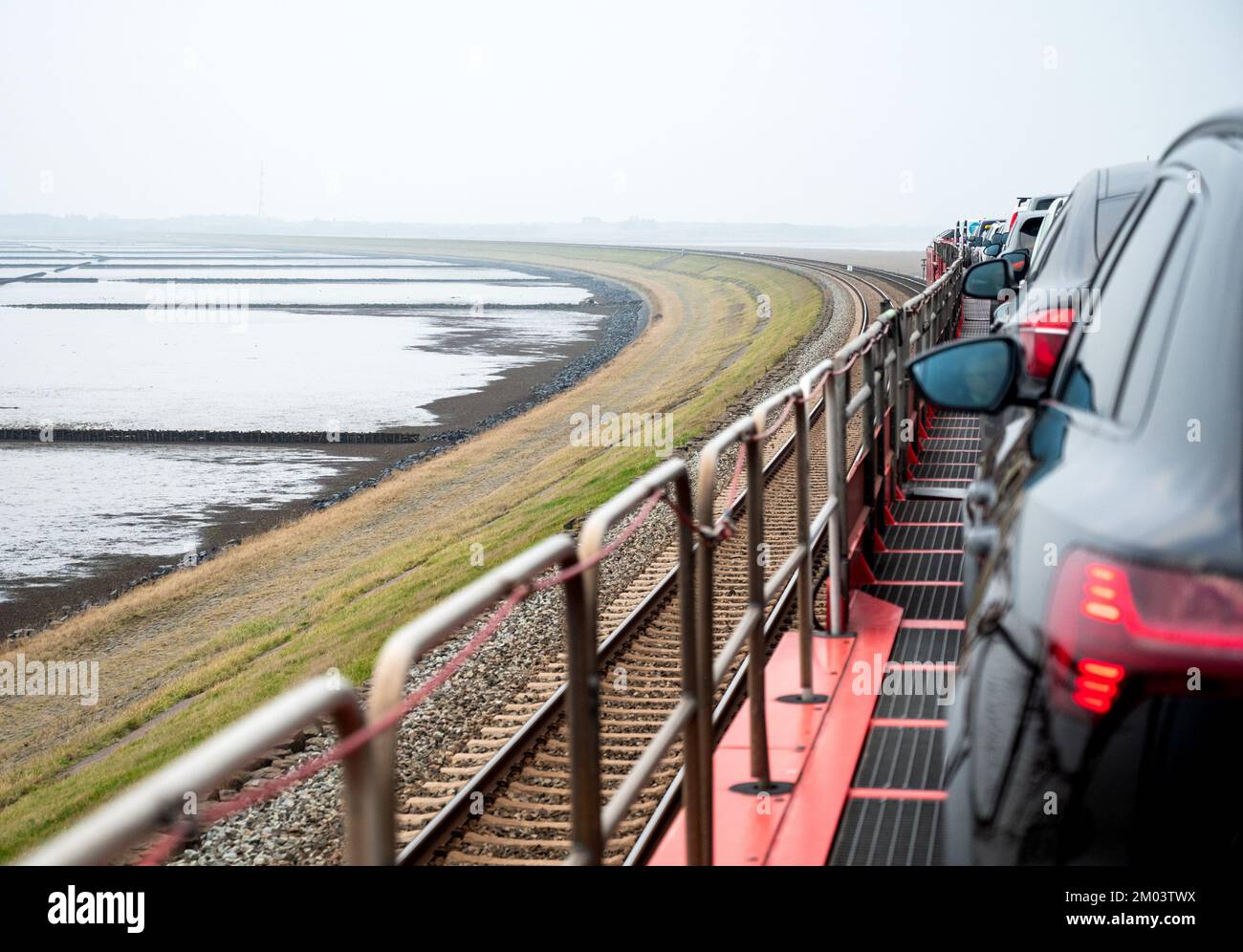 PRODUCTION - 30 November 2022, Schleswig-Holstein, Klanxbüll/Sylt: A ...