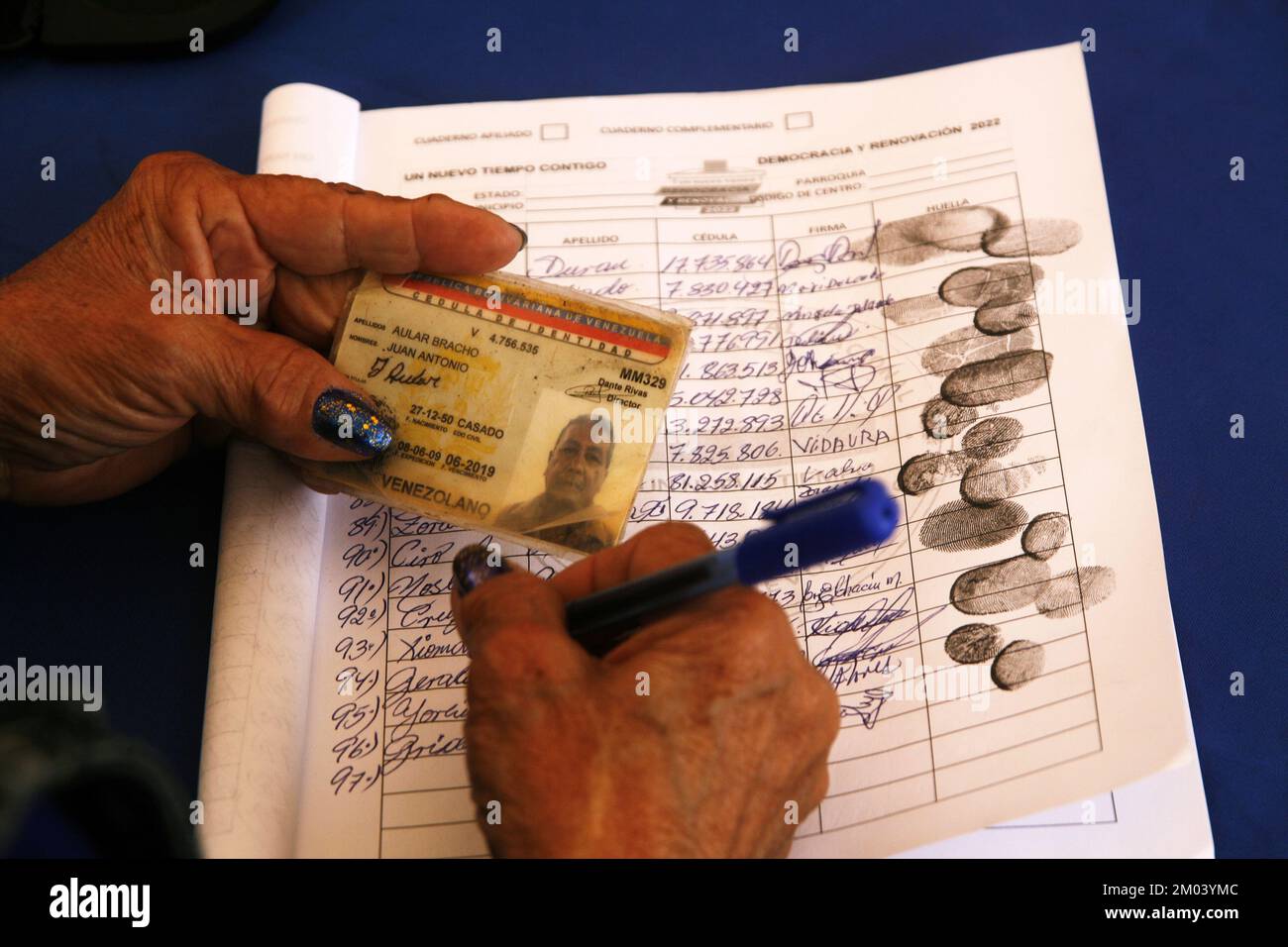 Militants and supporters of the democratic party "Un Nuevo Tiempo ...
