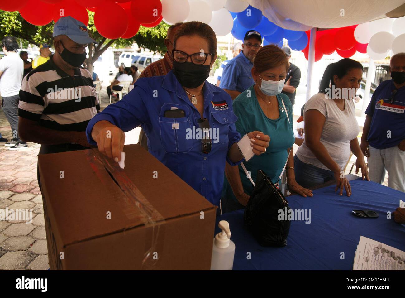 Voting tent hi-res stock photography and images - Alamy