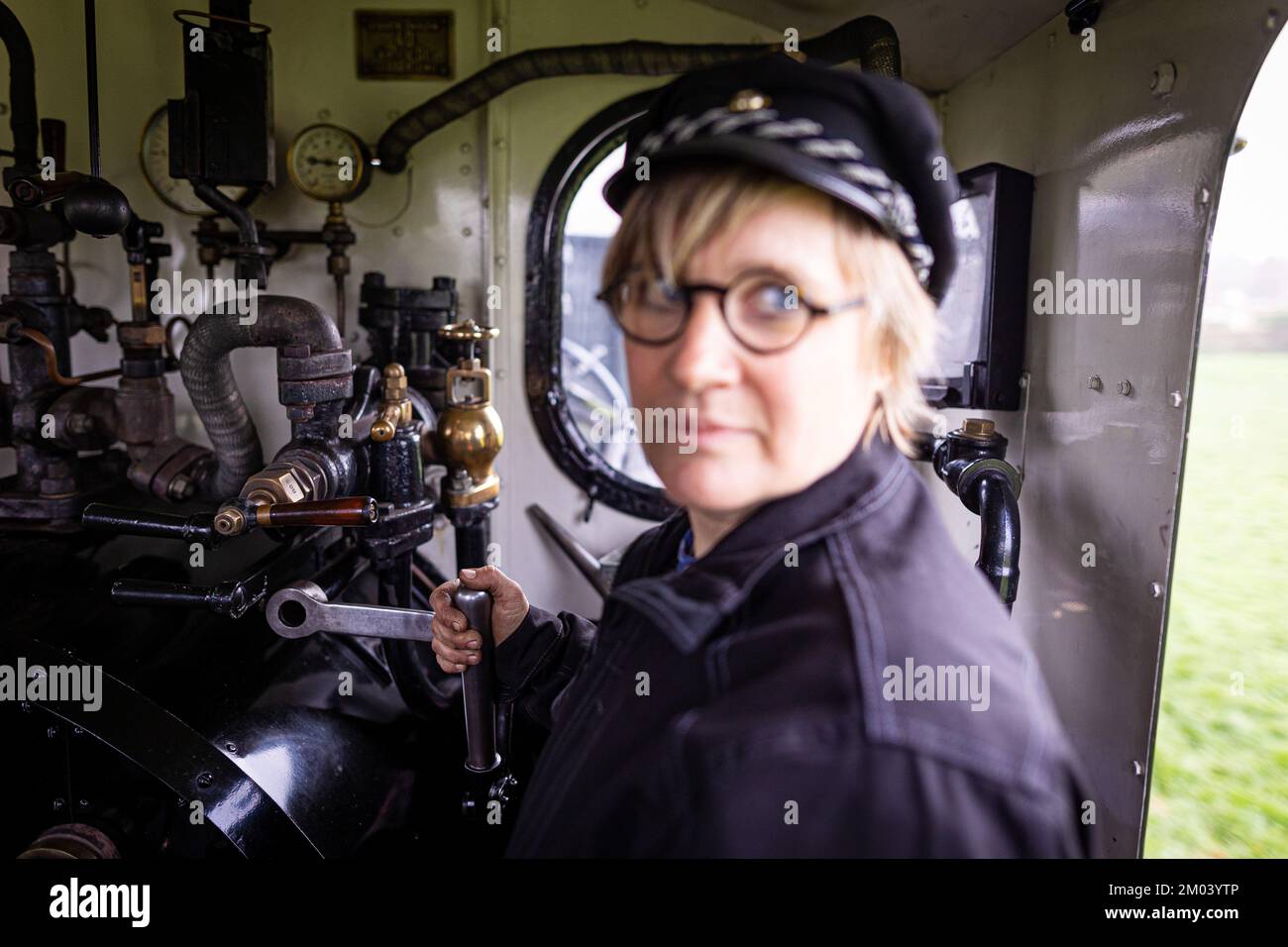 Bruchhausen Vilsen, Germany. 26th Nov, 2022. Steam locomotive driver ...