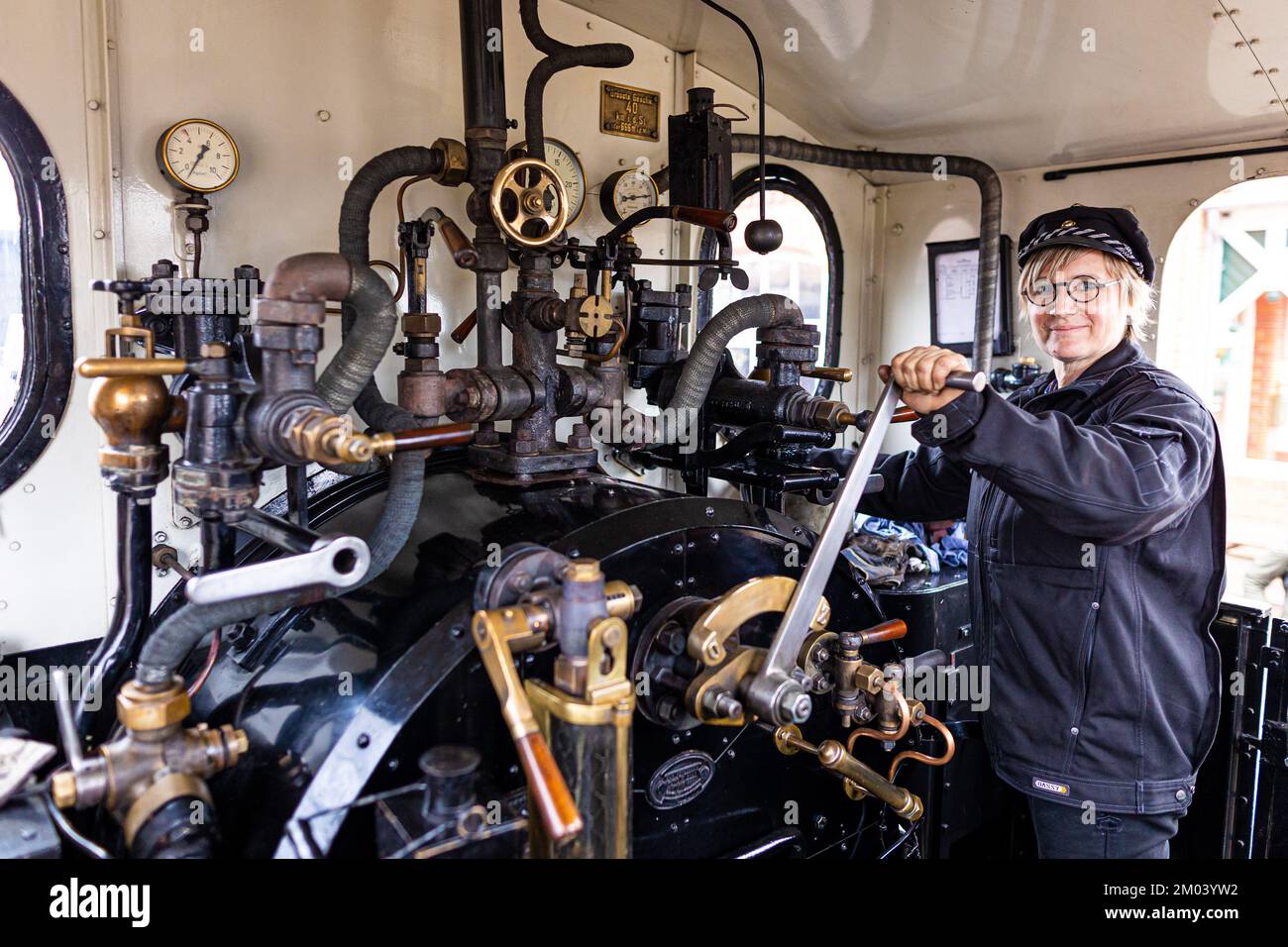 Bruchhausen Vilsen, Germany. 26th Nov, 2022. Steam locomotive driver ...