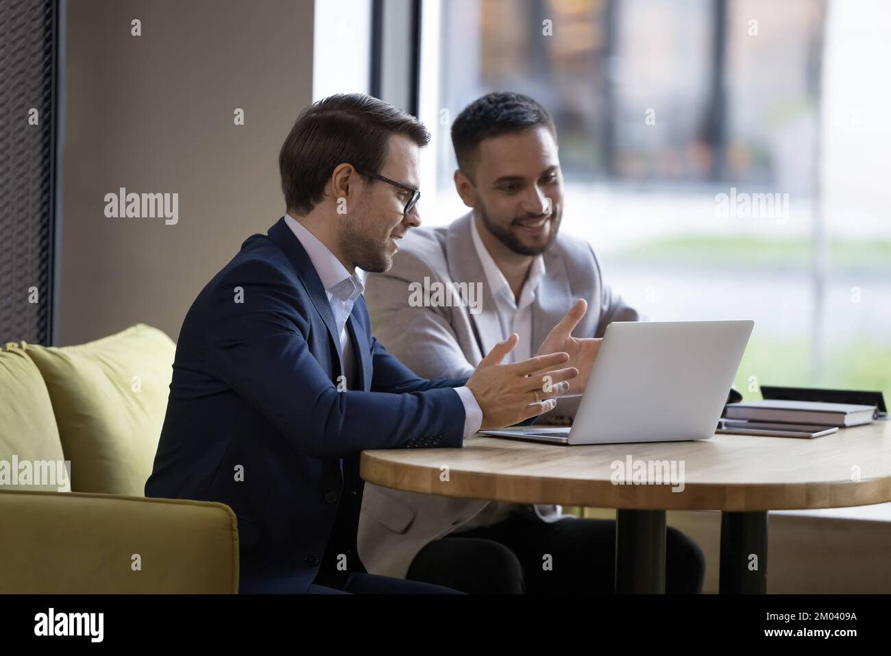 Two people seated table hi-res stock photography and images - Alamy