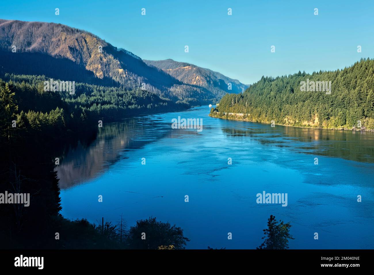 View of the Columbia River from the Bridge of Gods, Cascade Locks ...