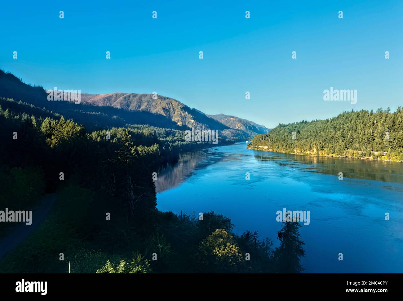 View of the Columbia River from the Bridge of Gods, Cascade Locks ...
