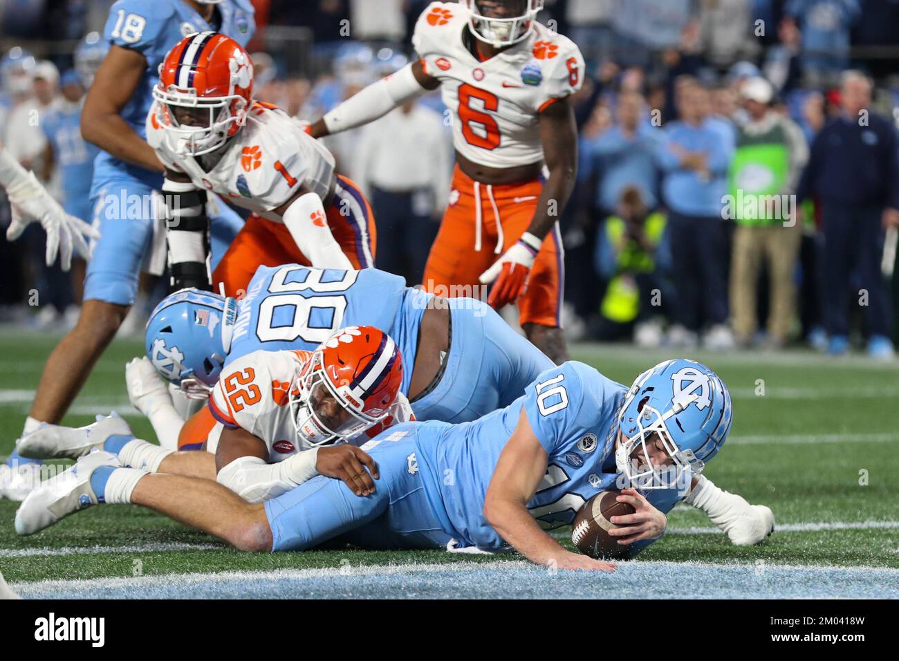 December 3, 2022: North Carolina Tar Heels quarterback Drake Maye (10) scores a rushing ...