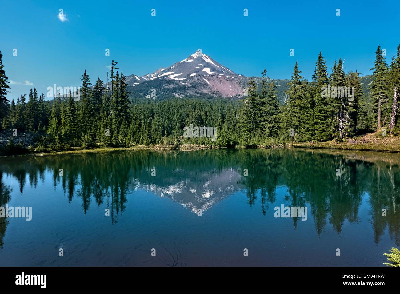 Mount Jefferson view from Shale Lake, Pacific Crest Trail, Oregon, USA ...