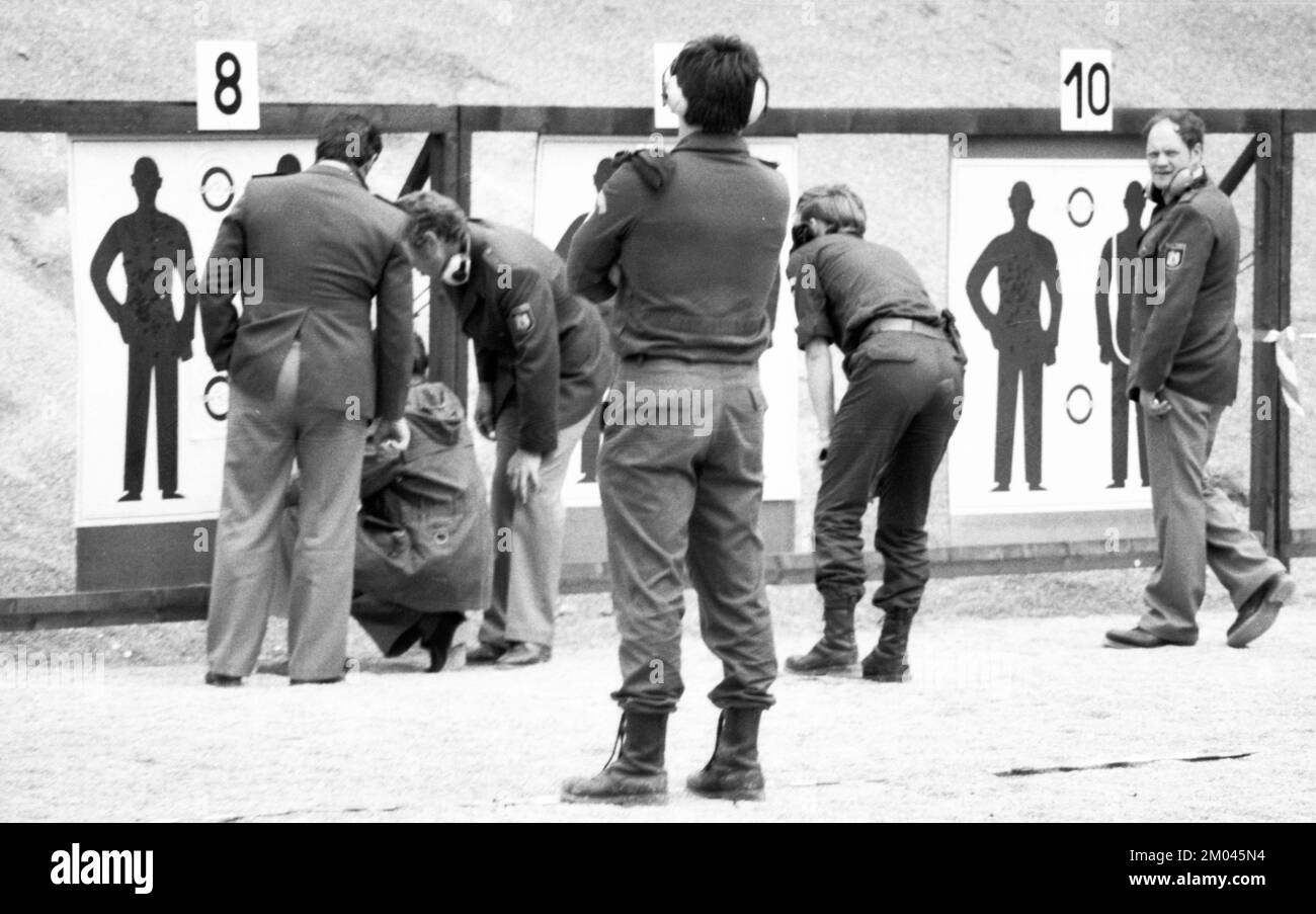 Gsg 9 Black and White Stock Photos & Images - Alamy