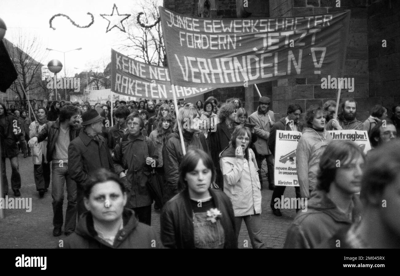 Thousands of mainly young people demonstrated for disarmament in East ...