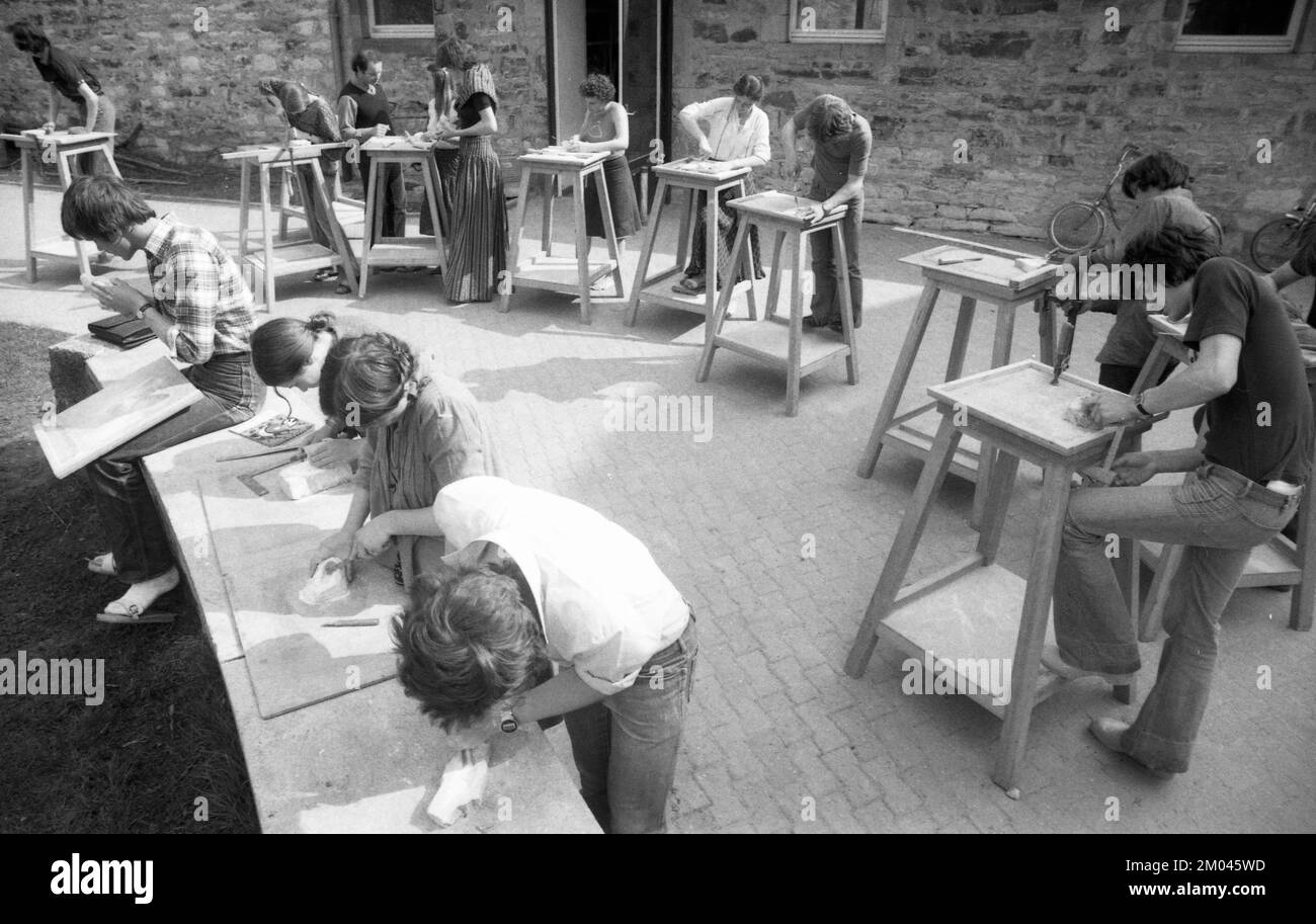 Handicraft-art lessons at the free Walldorf School in Hamborn Castle on ...