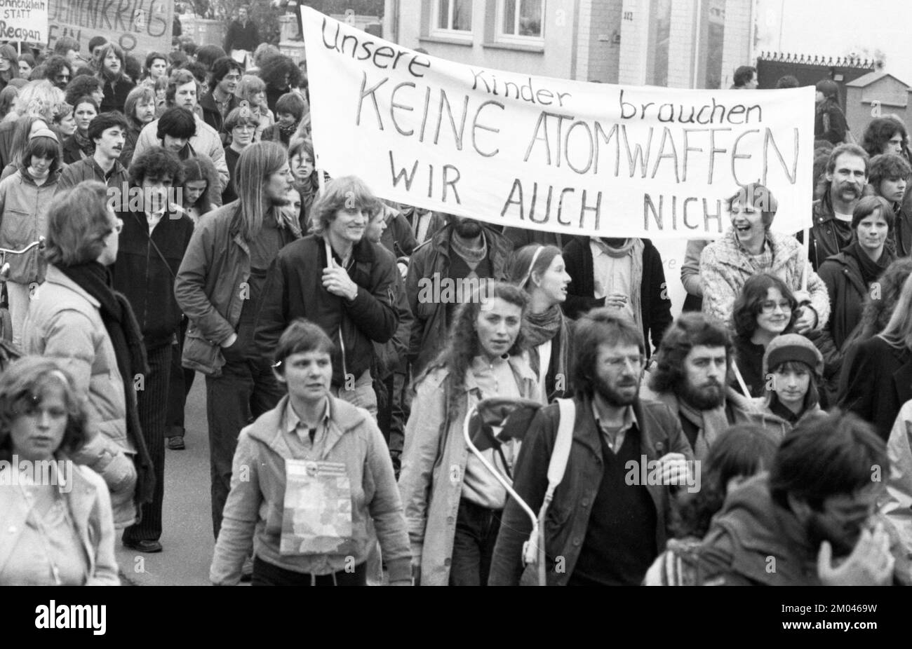 25, 000 called by the peace movement demonstrated against new nuclear ...