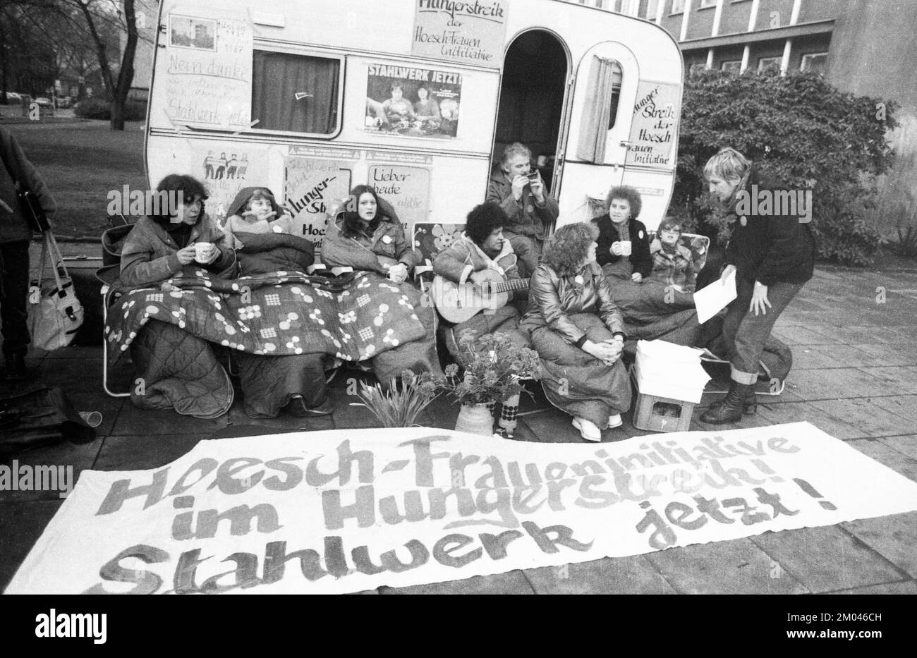 In a hunger strike to secure the jobs of steelworkers at Hoesch AG ...