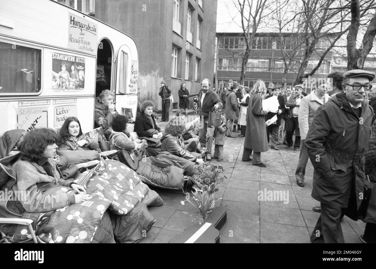 In a hunger strike to secure the jobs of steelworkers at Hoesch AG ...