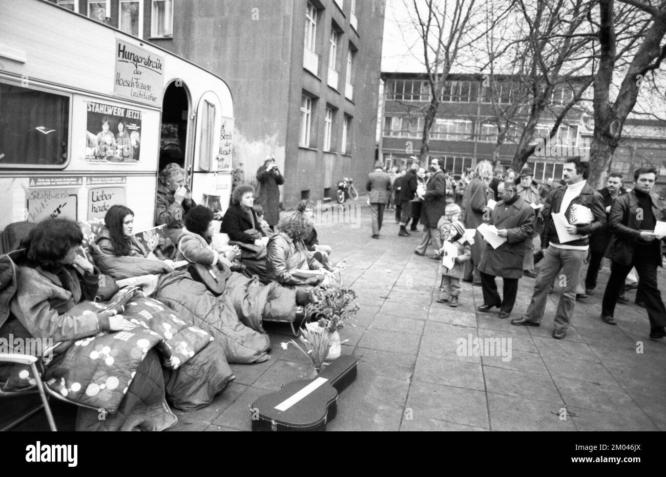 In a hunger strike to secure the jobs of steelworkers at Hoesch AG ...