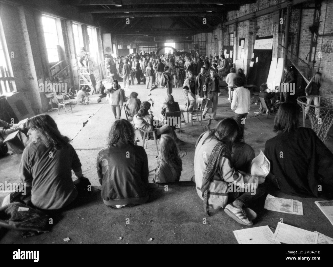 Autonomous groups of the left scene occupied an empty factory (Bo ...