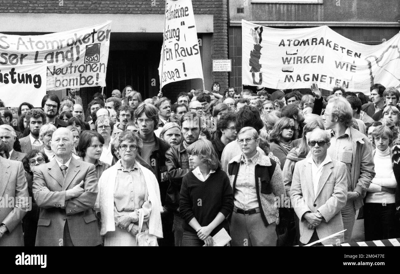 August 1981 hi-res stock photography and images - Alamy