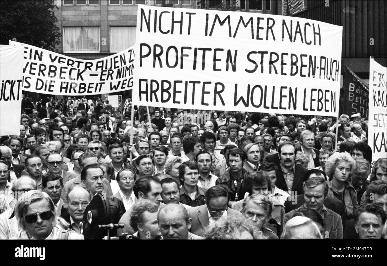 Workforce movement Black and White Stock Photos & Images - Alamy