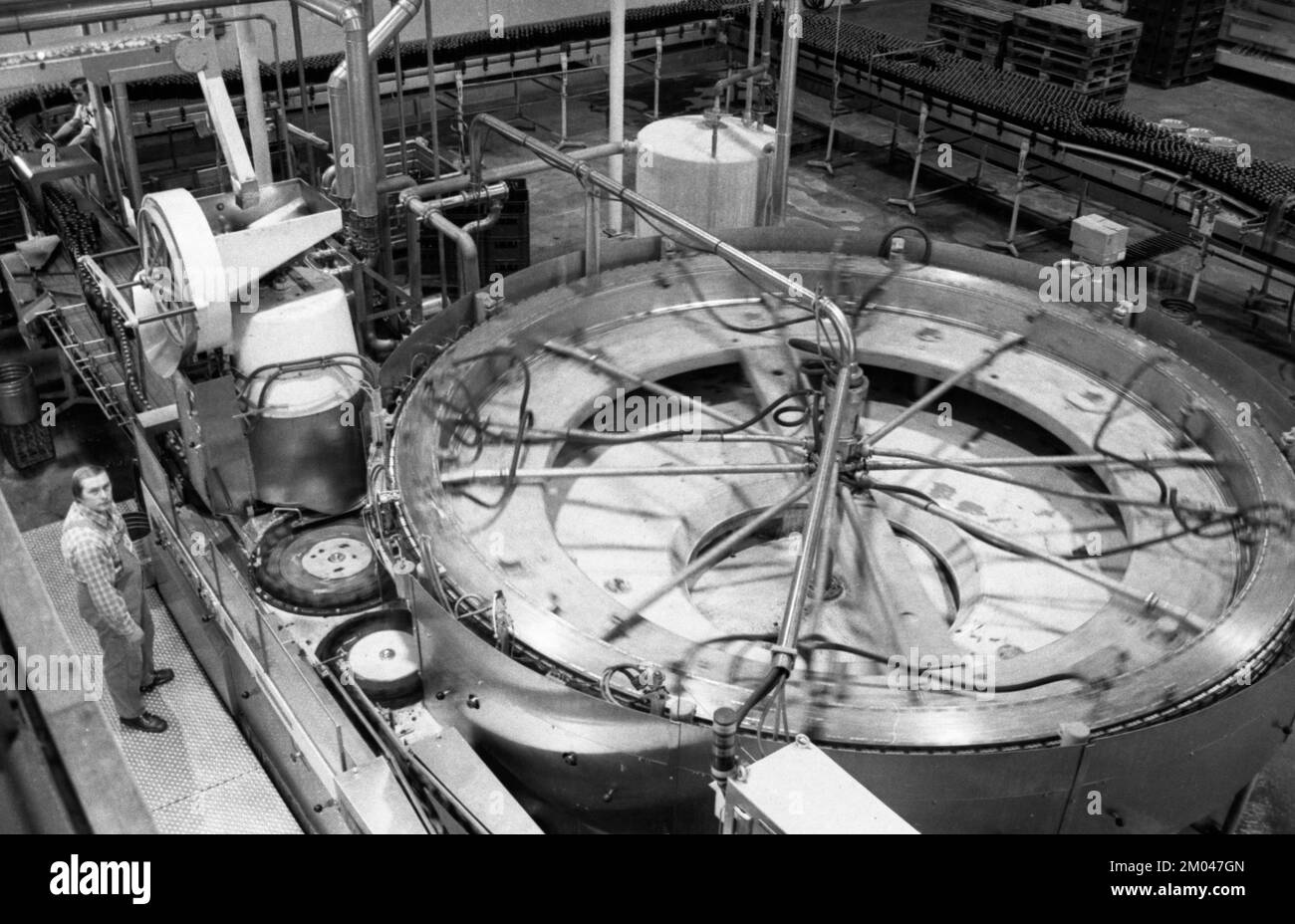 Beer production at the Dortmunder Aktien-Brauerei (DAB) on 29.07.1975 ...