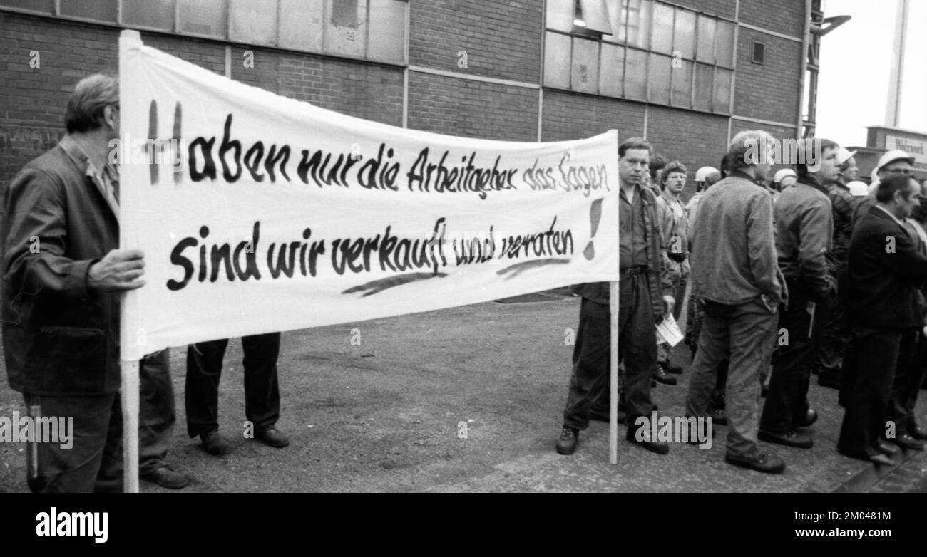 Warning strike at Thyssen by IG Metall to preserve co-determination on ...