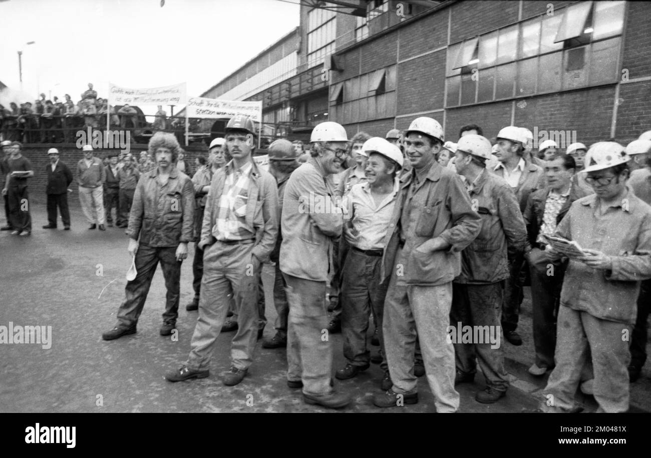 Warning strike at Thyssen by IG Metall to preserve co-determination on ...