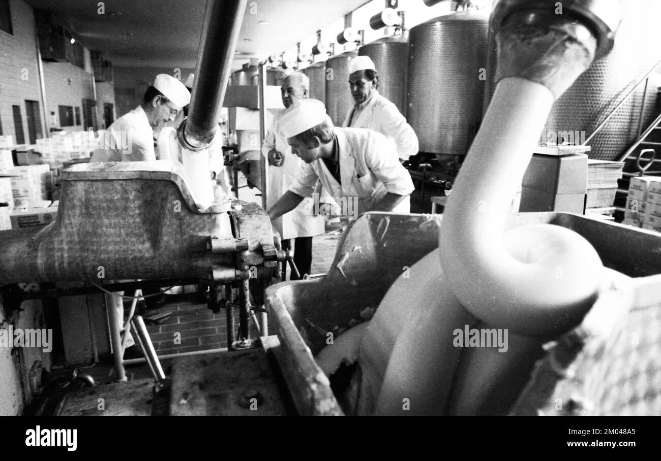 The work of the Westmilch dairy in the production of butter on 28.05. ...