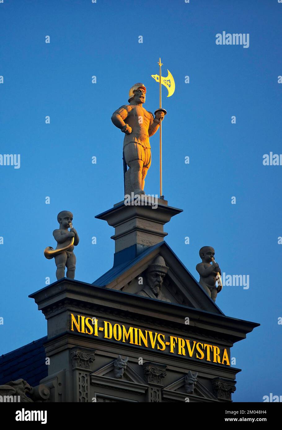 Statue of a national servant on the guildhall at the fish market ...