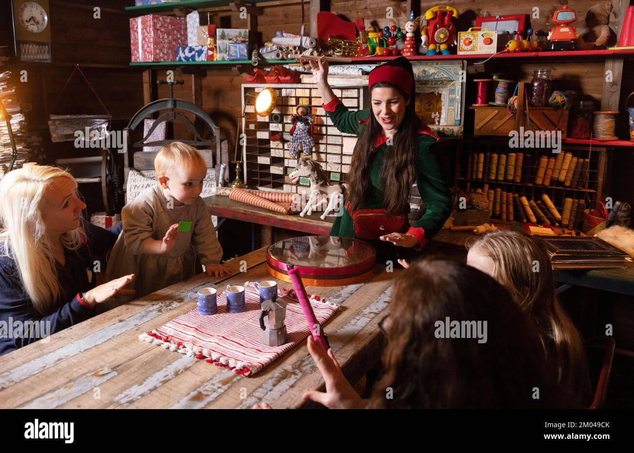 EDITORIAL USE ONLY Lizzie and her two year old daughter Amoelia ...
