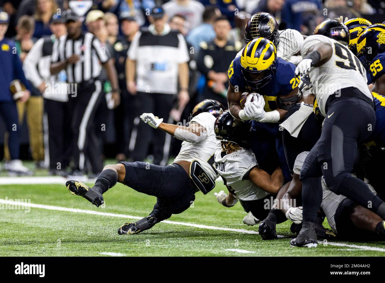 December 03, 2022: Michigan running back Kalel Mullings (20) scores touchdown during NCAA ...